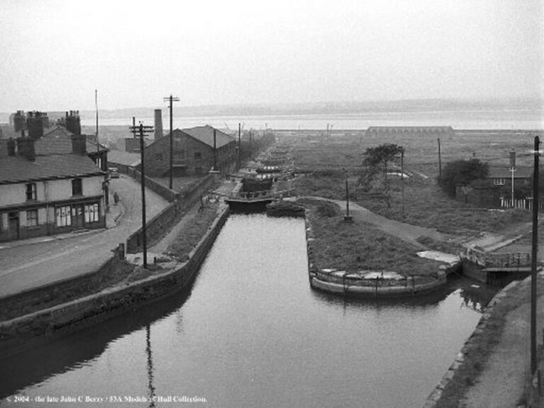 Building the Bridgewater Canal and Locks – Unlock Runcorn
